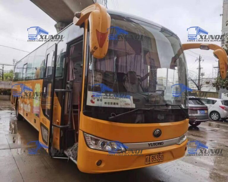 Used Bus 49 Seats Leaf Spring 2019 Year Middle Door Yutong ZK6115